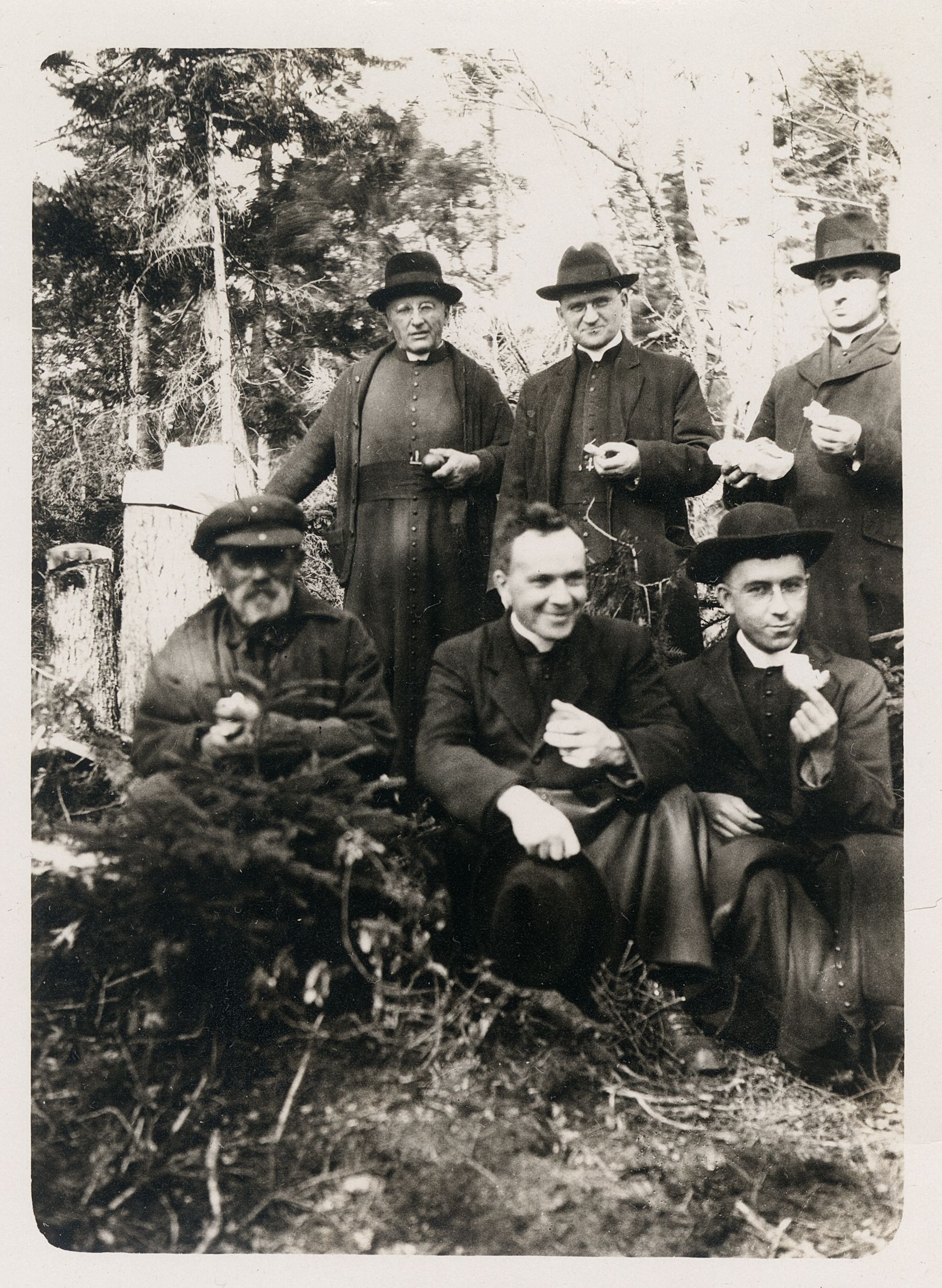 Entre mythe et réalité : Ti-Jean-Gagnon, le quêteux de Saint-Pacôme | BAnQ